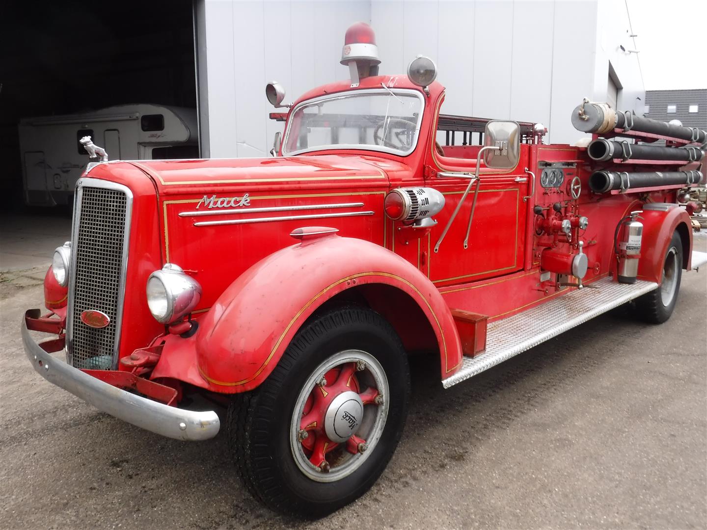 Mack-Firetruck type 75 | Joop Stolze Classic Cars