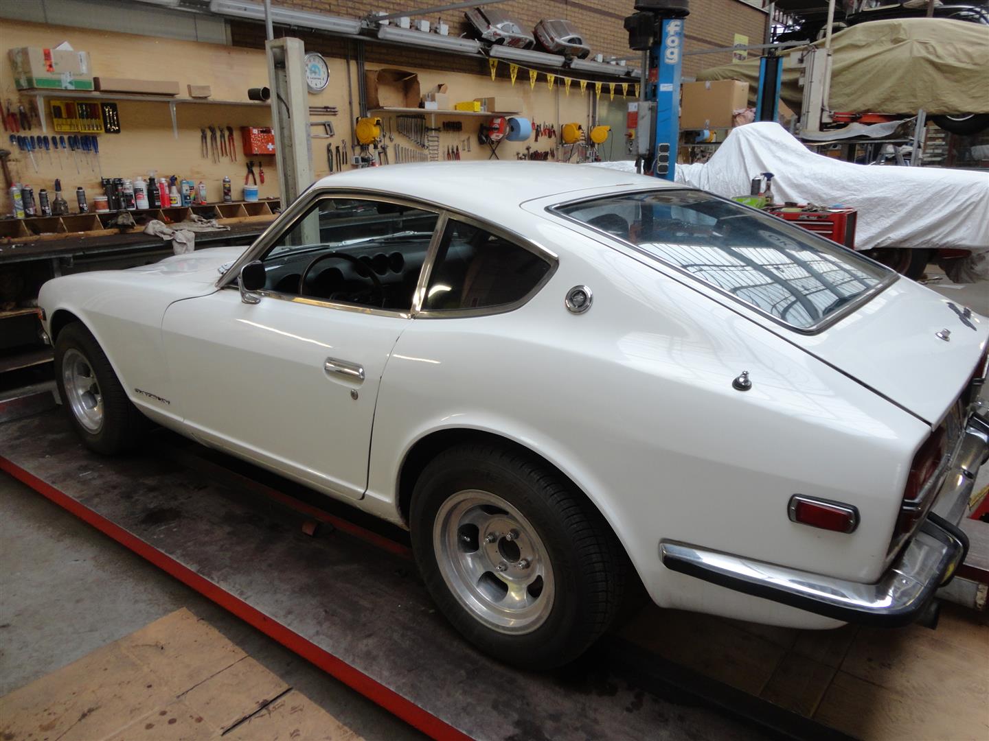 Datsun-240Z '72 white | Joop Stolze Classic Cars