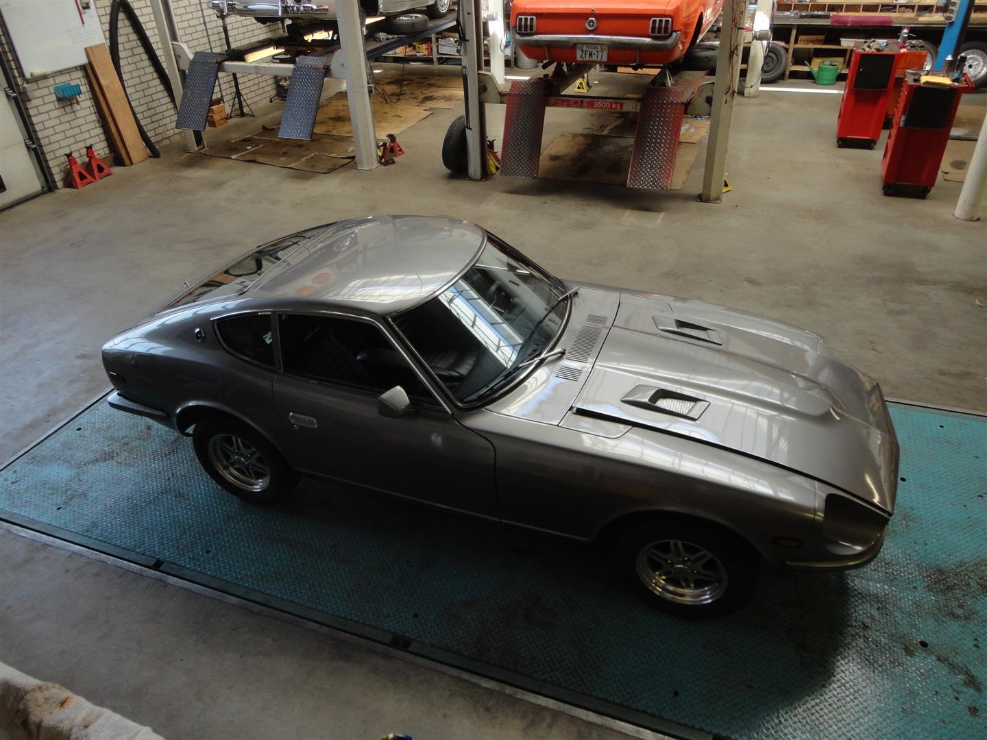 Datsun-260Z '74 Silver | Joop Stolze Classic Cars