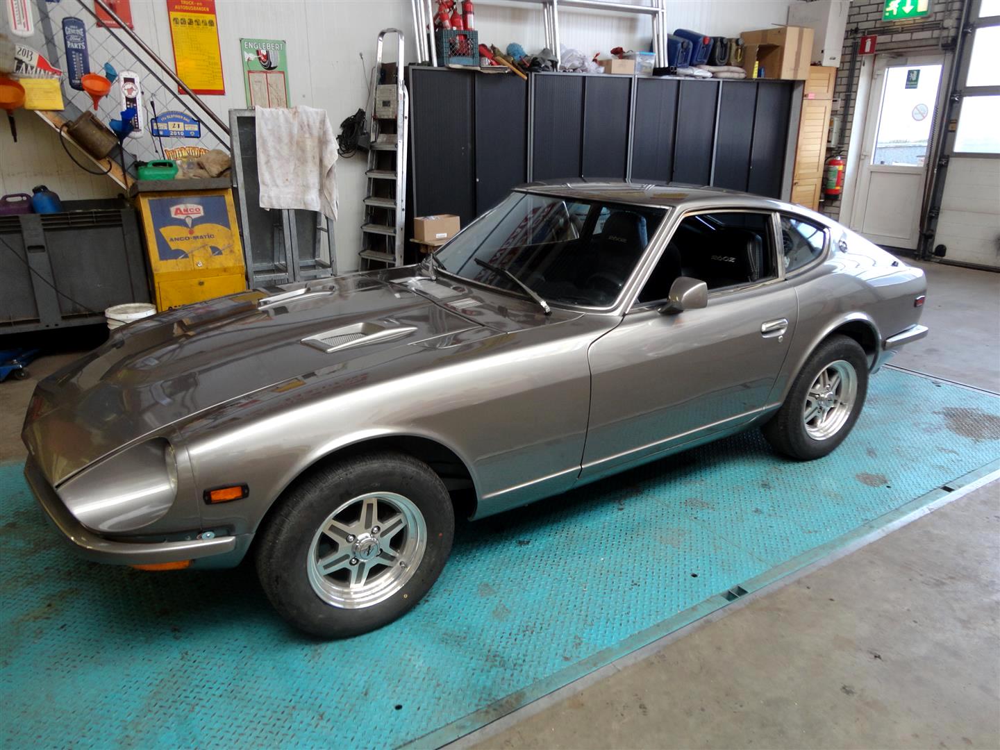 Datsun-260Z '74 Silver | Joop Stolze Classic Cars