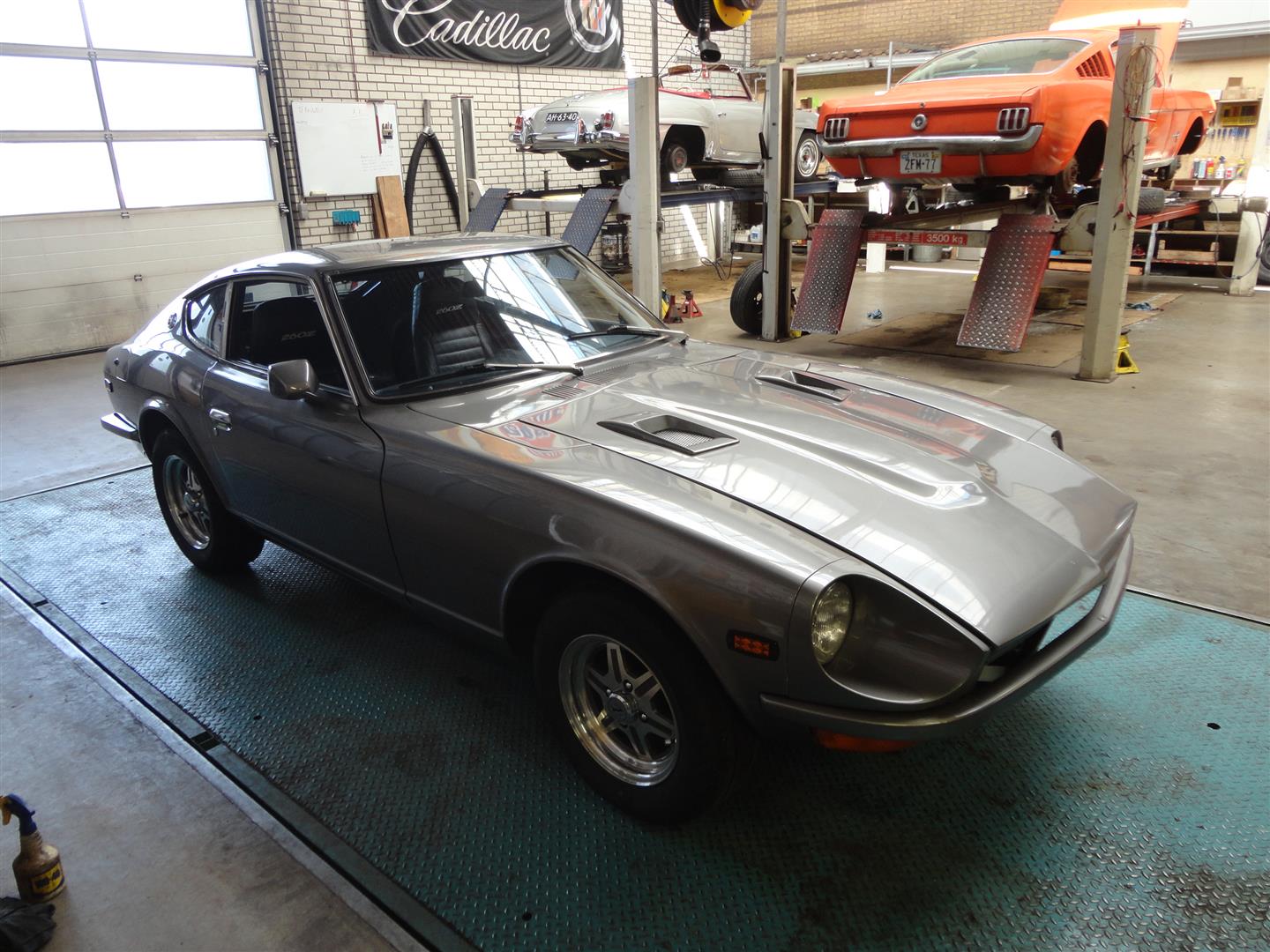 Datsun-260Z '74 Silver | Joop Stolze Classic Cars