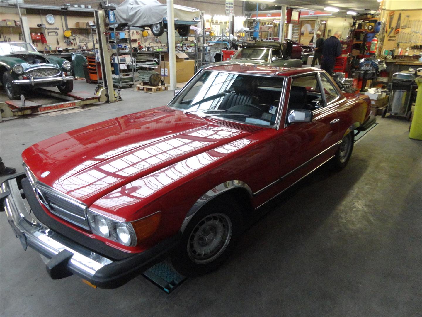 Mercedes-380SL red | Joop Stolze Classic Cars