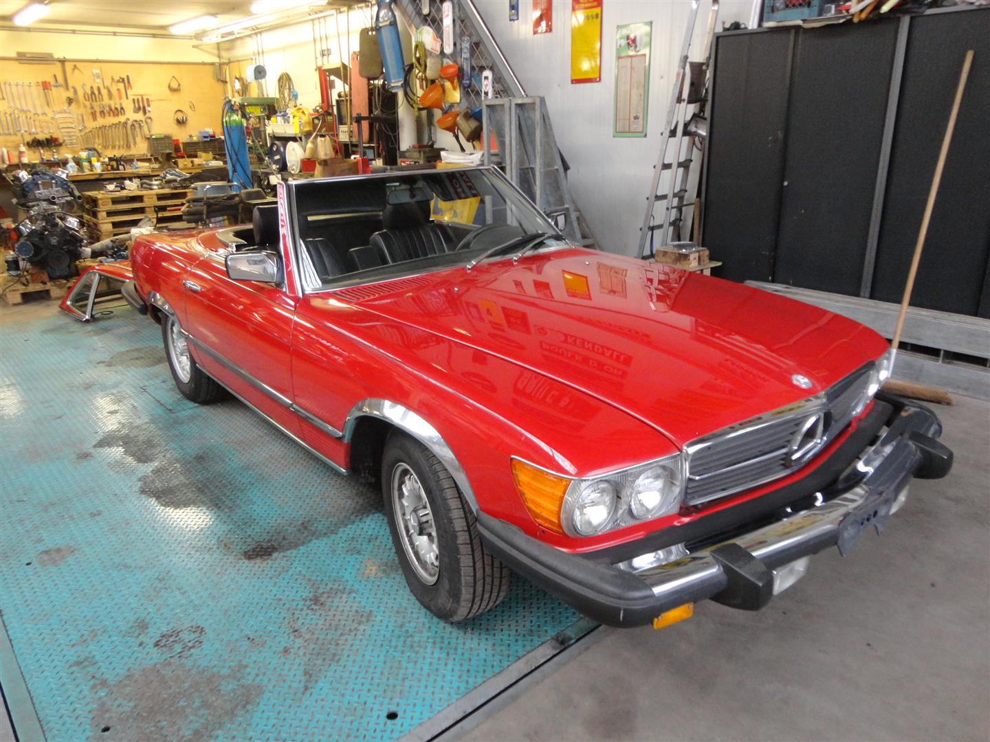 Mercedes-380SL red | Joop Stolze Classic Cars