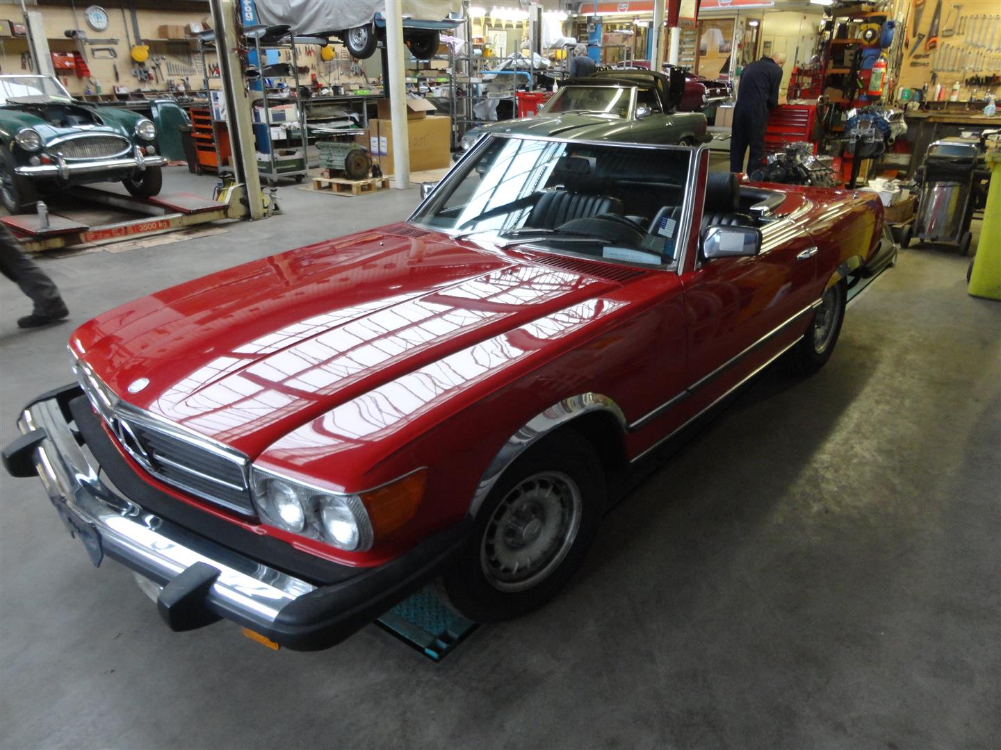 Mercedes-380SL red | Joop Stolze Classic Cars