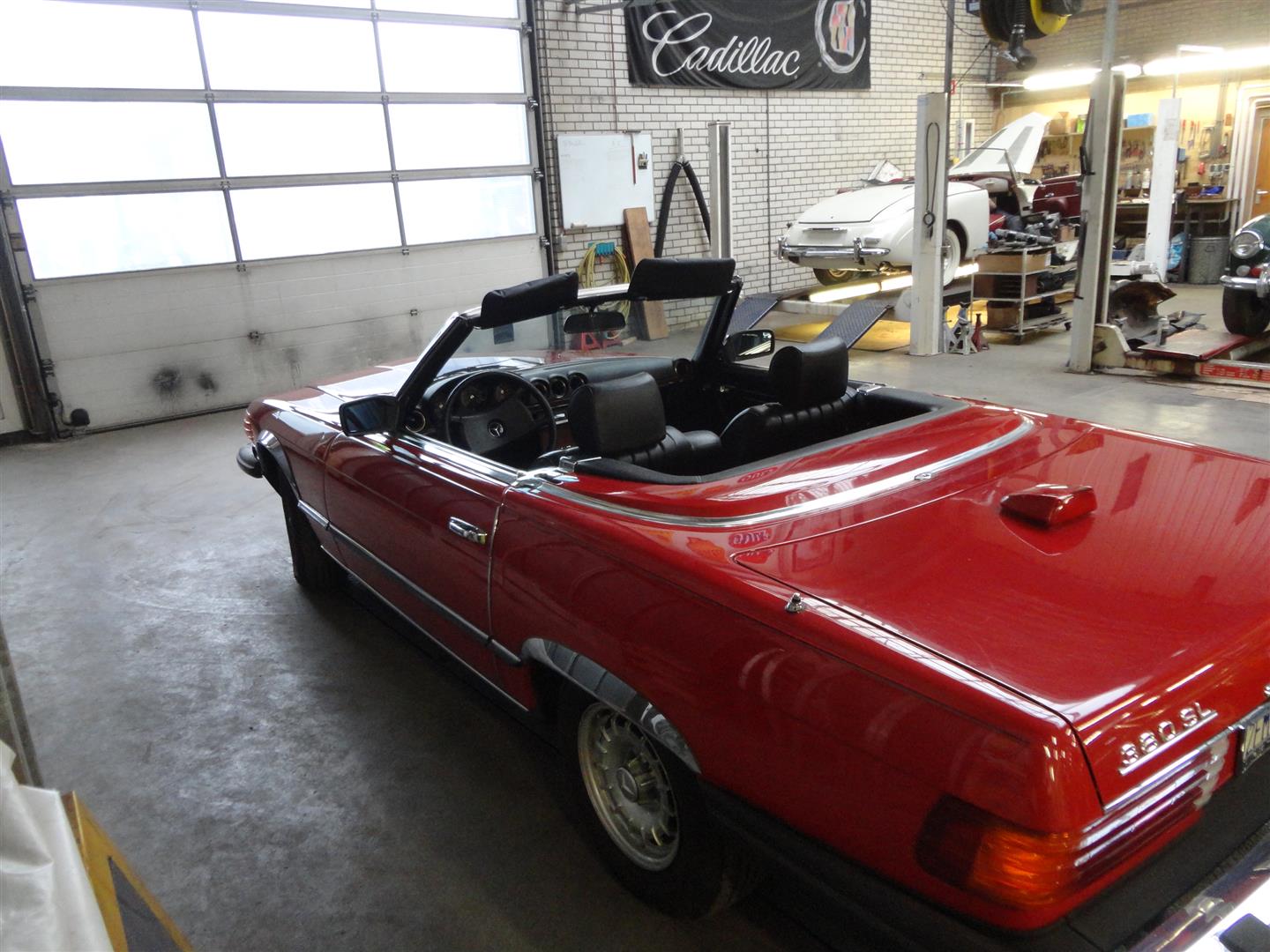 Mercedes-380SL red | Joop Stolze Classic Cars