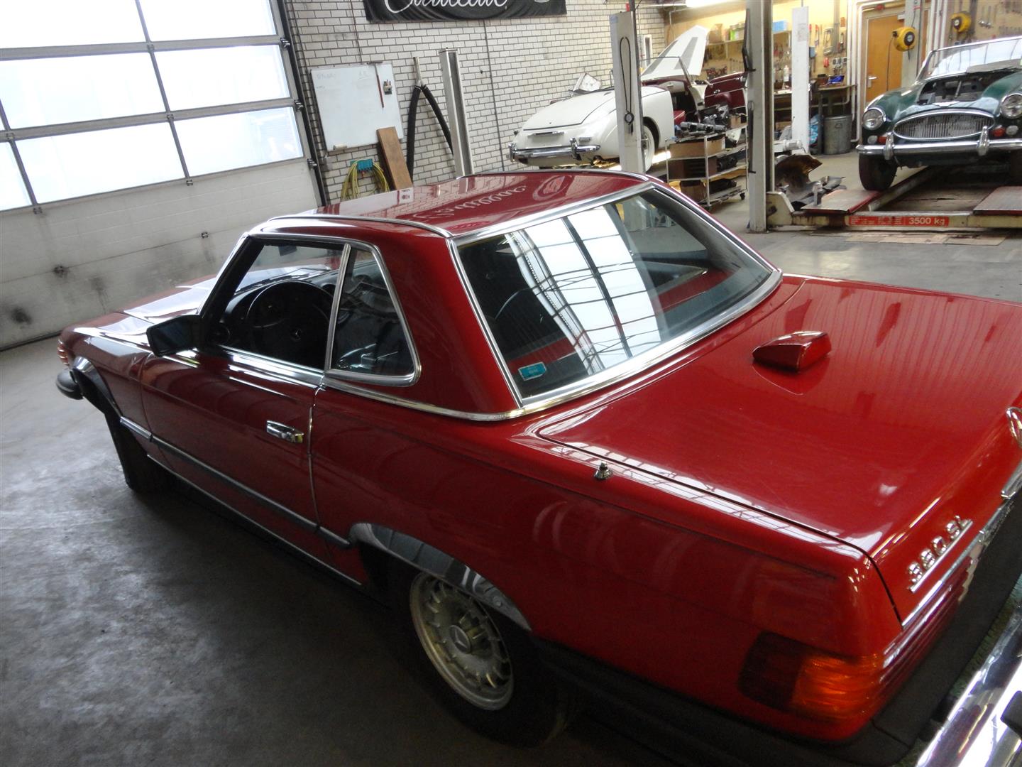 Mercedes-380SL red | Joop Stolze Classic Cars