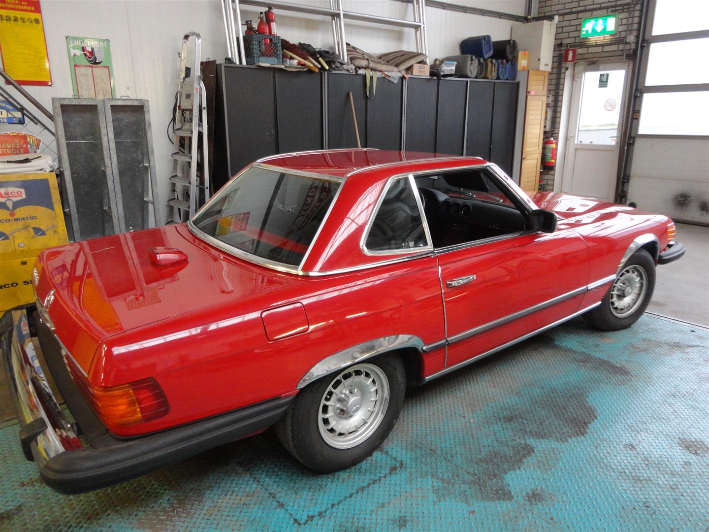 Mercedes-380SL red | Joop Stolze Classic Cars