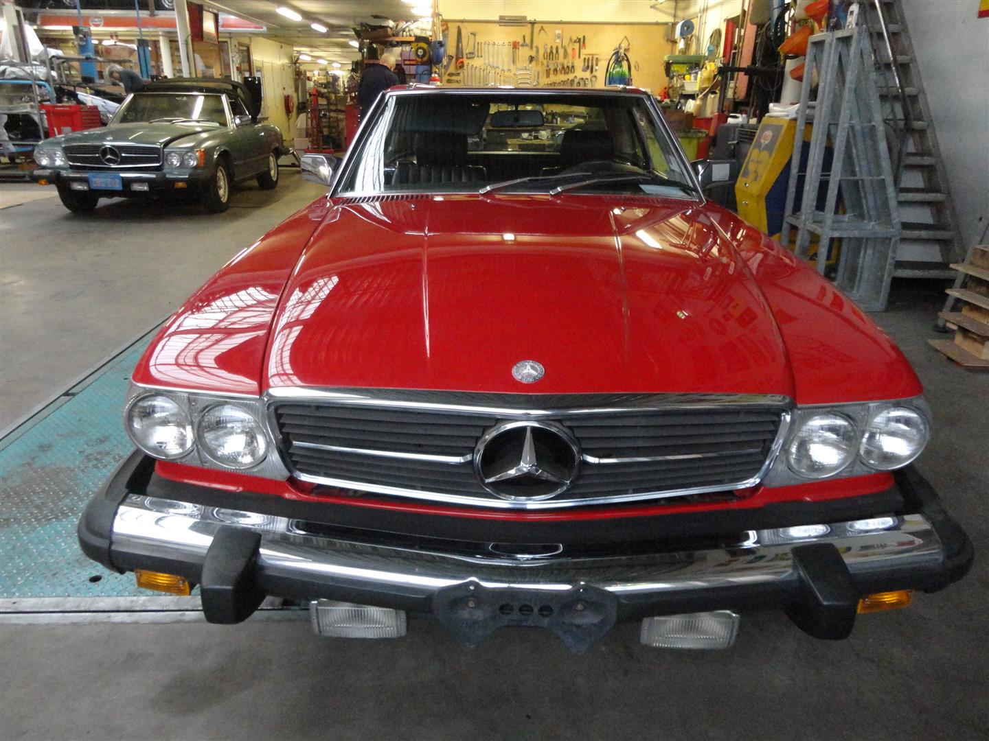 Mercedes-380SL red | Joop Stolze Classic Cars
