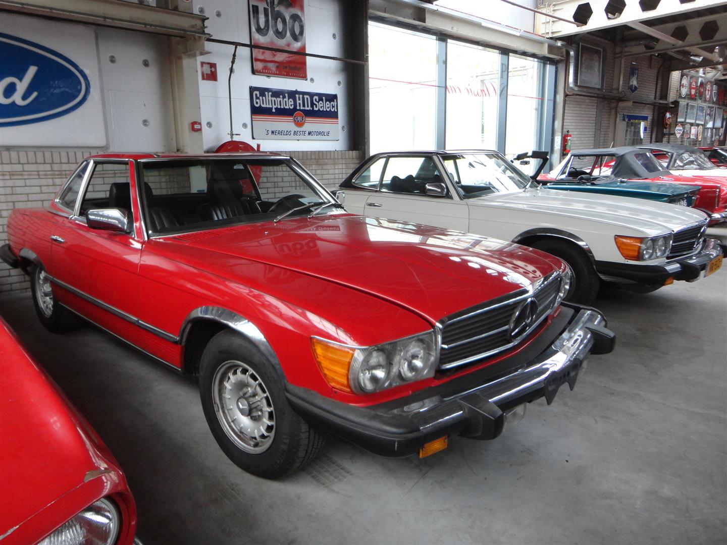 Mercedes-380SL red | Joop Stolze Classic Cars