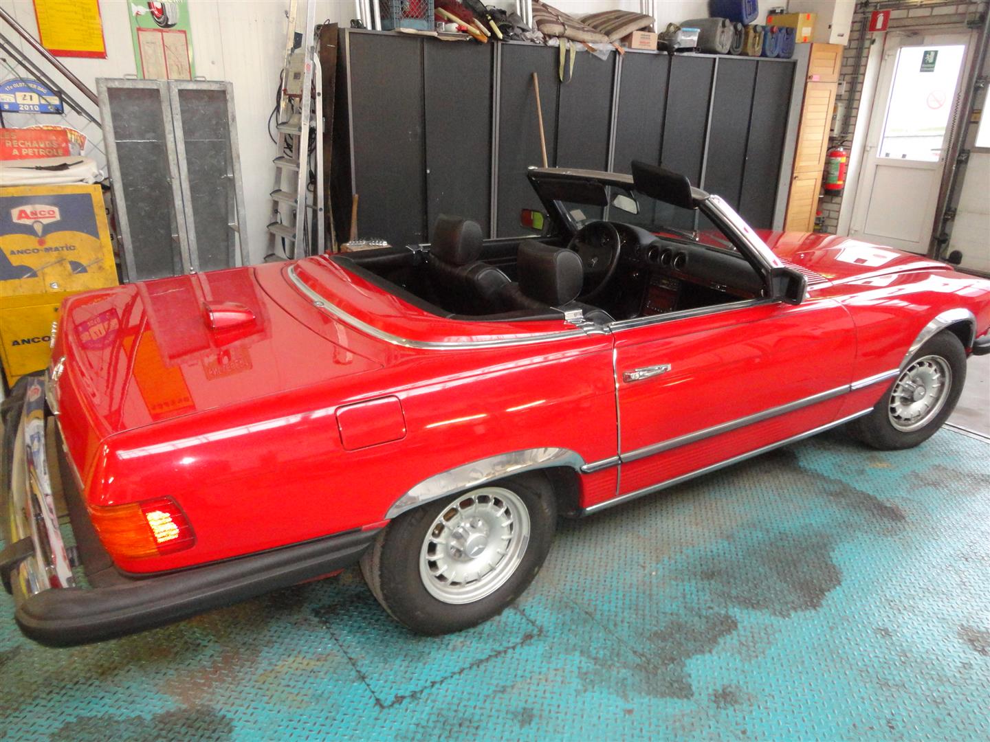 Mercedes-380SL red | Joop Stolze Classic Cars