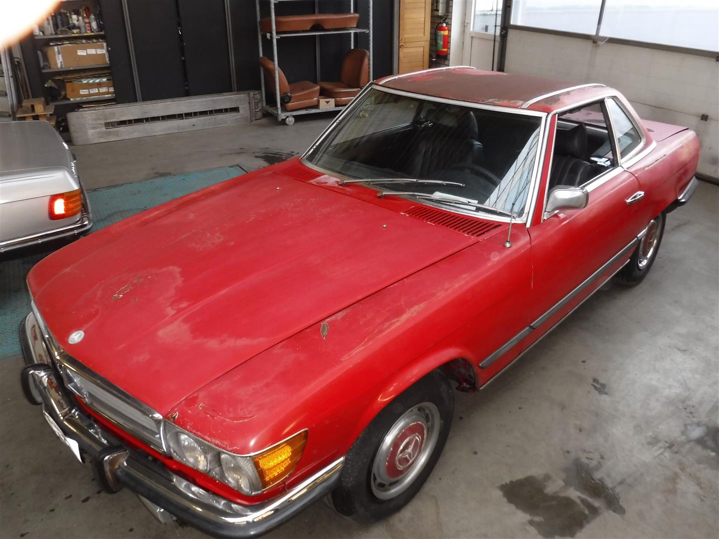 Mercedes-450SL 1972 red | Joop Stolze Classic Cars