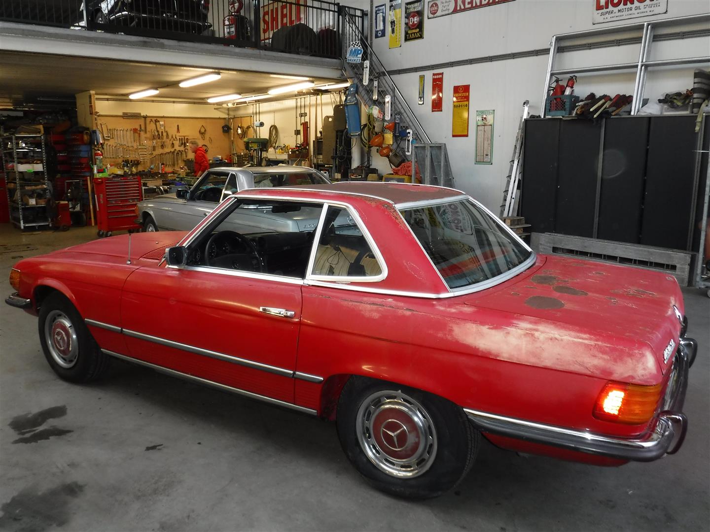 Mercedes-450SL 1972 red | Joop Stolze Classic Cars