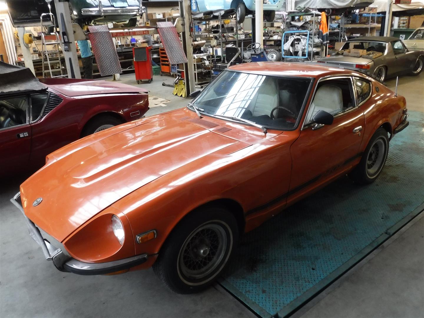 Datsun-240Z orange 1972 | Joop Stolze Classic Cars
