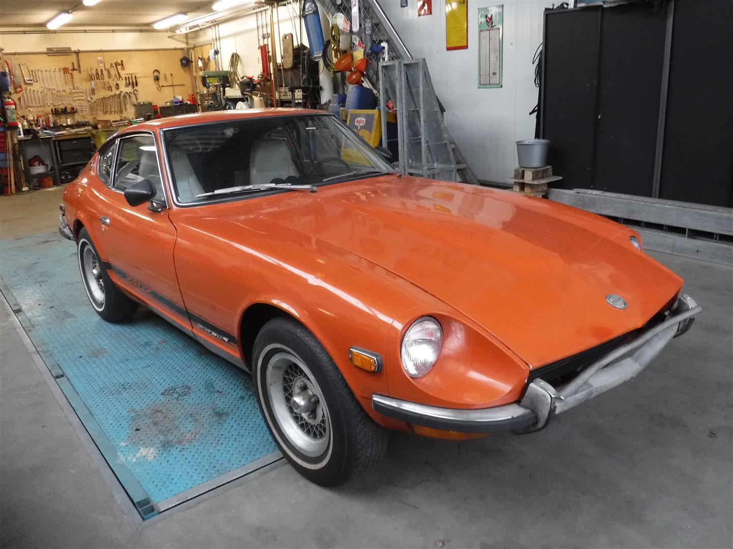 Datsun-240Z orange 1972 | Joop Stolze Classic Cars