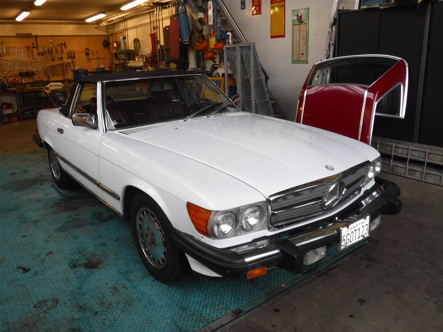 Mercedes-560SL white '86 | Joop Stolze Classic Cars