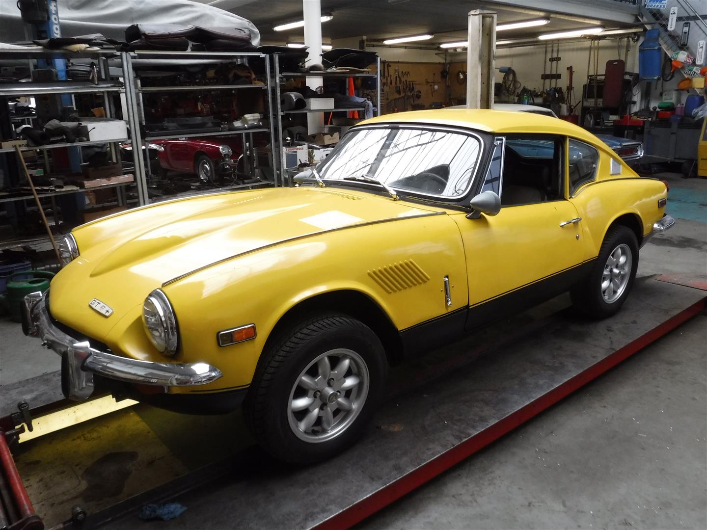 Triumph-GT6 yellow | Joop Stolze Classic Cars