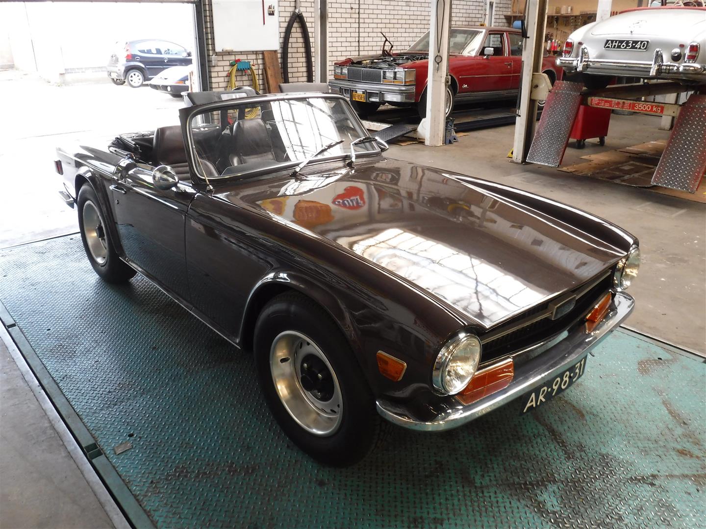 Triumph-TR6 brown '71 | Joop Stolze Classic Cars