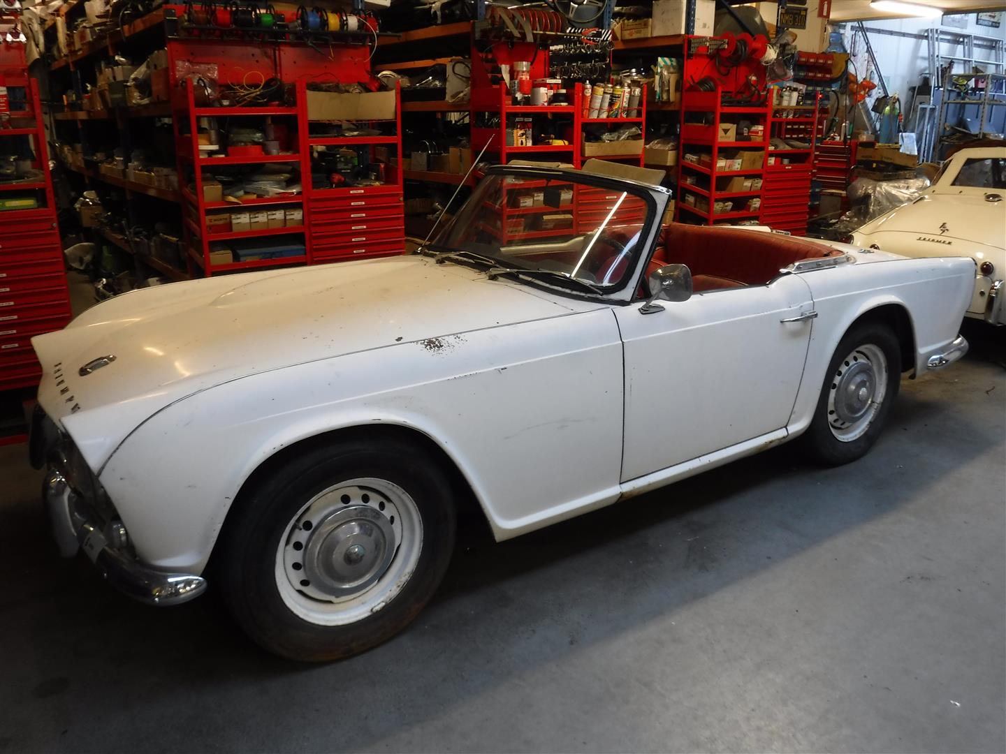 Triumph-TR4 white | Joop Stolze Classic Cars