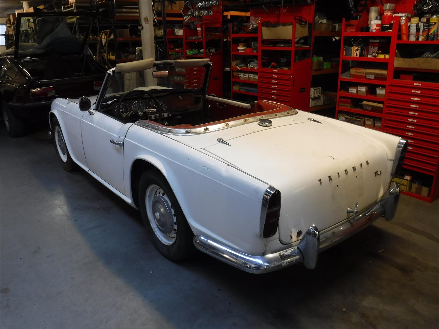Triumph-TR4 white | Joop Stolze Classic Cars