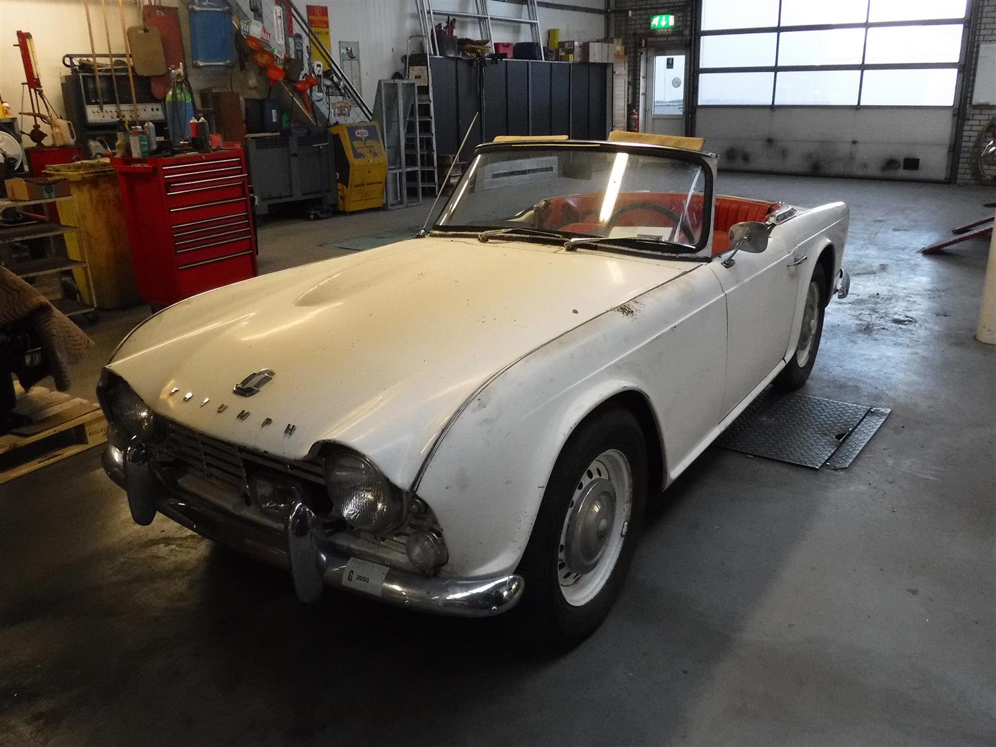 Triumph-TR4 white | Joop Stolze Classic Cars