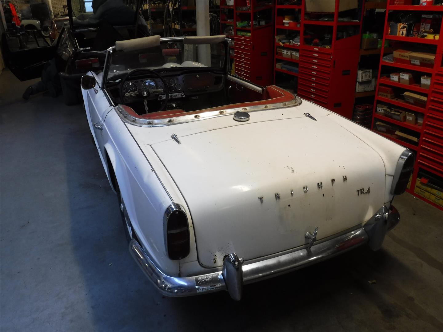 Triumph-TR4 white | Joop Stolze Classic Cars