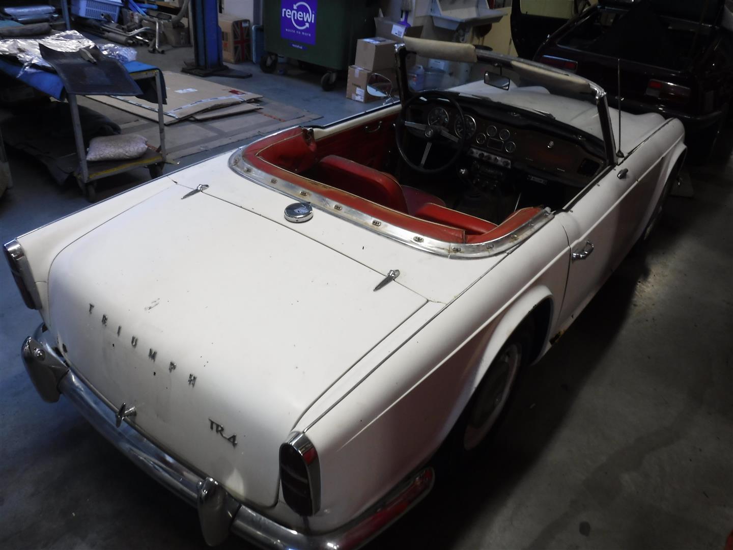Triumph-TR4 white | Joop Stolze Classic Cars