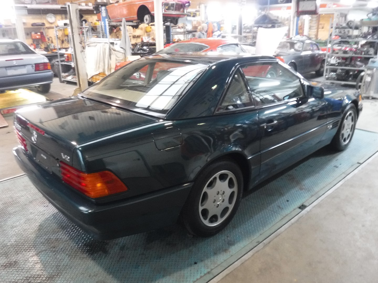 Mercedes-600SL R129 green | Joop Stolze Classic Cars