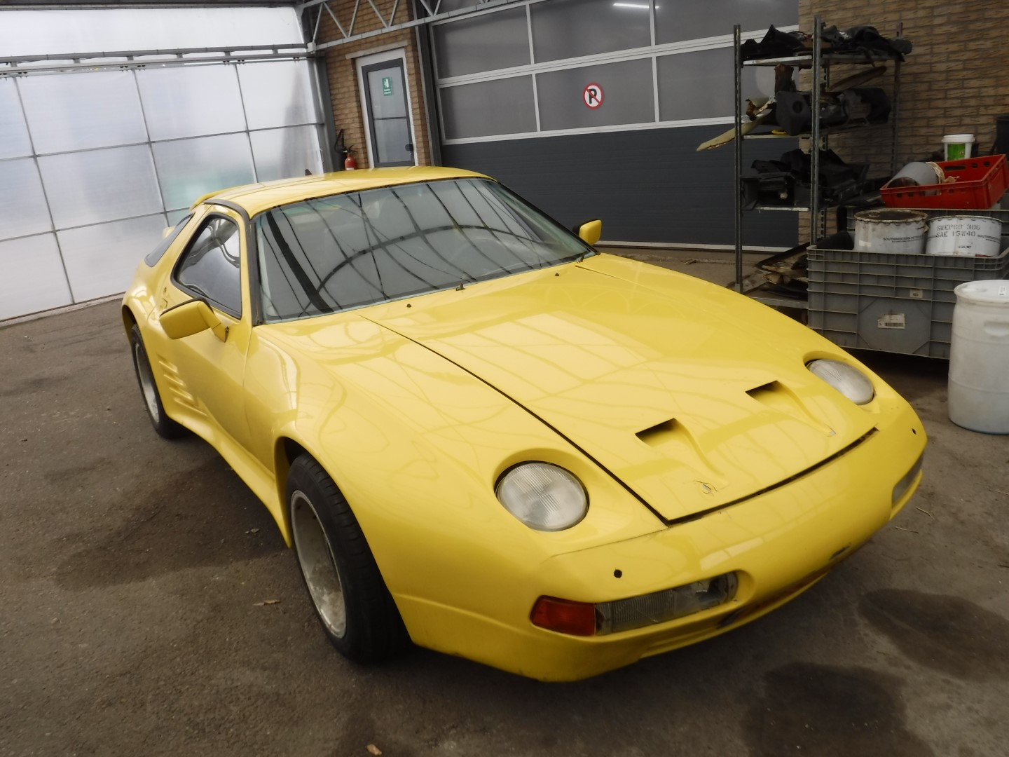 Porsche-928 yellow | Joop Stolze Classic Cars