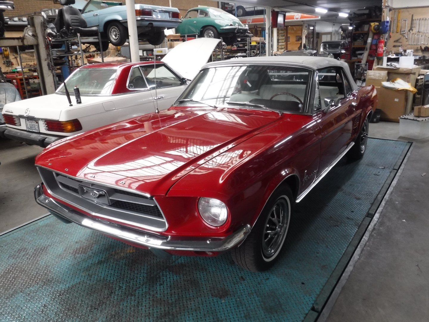 Ford-Mustang '67 convertible red | Joop Stolze Classic Cars
