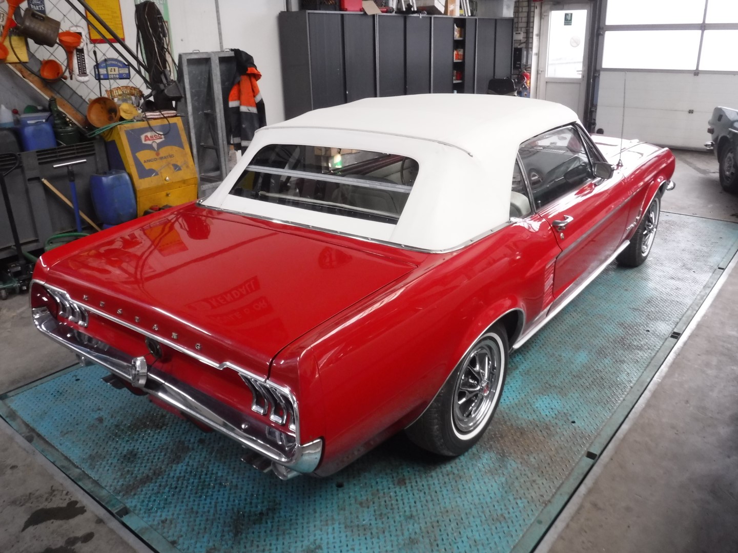 Ford-Mustang '67 convertible red | Joop Stolze Classic Cars