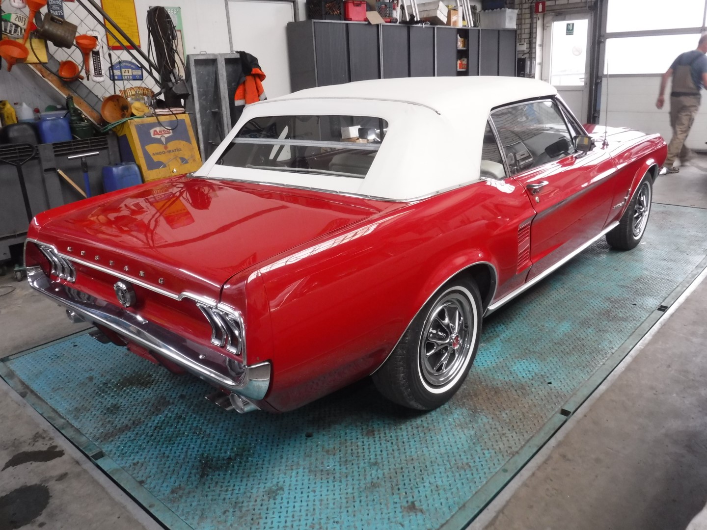 Ford-Mustang '67 convertible red | Joop Stolze Classic Cars