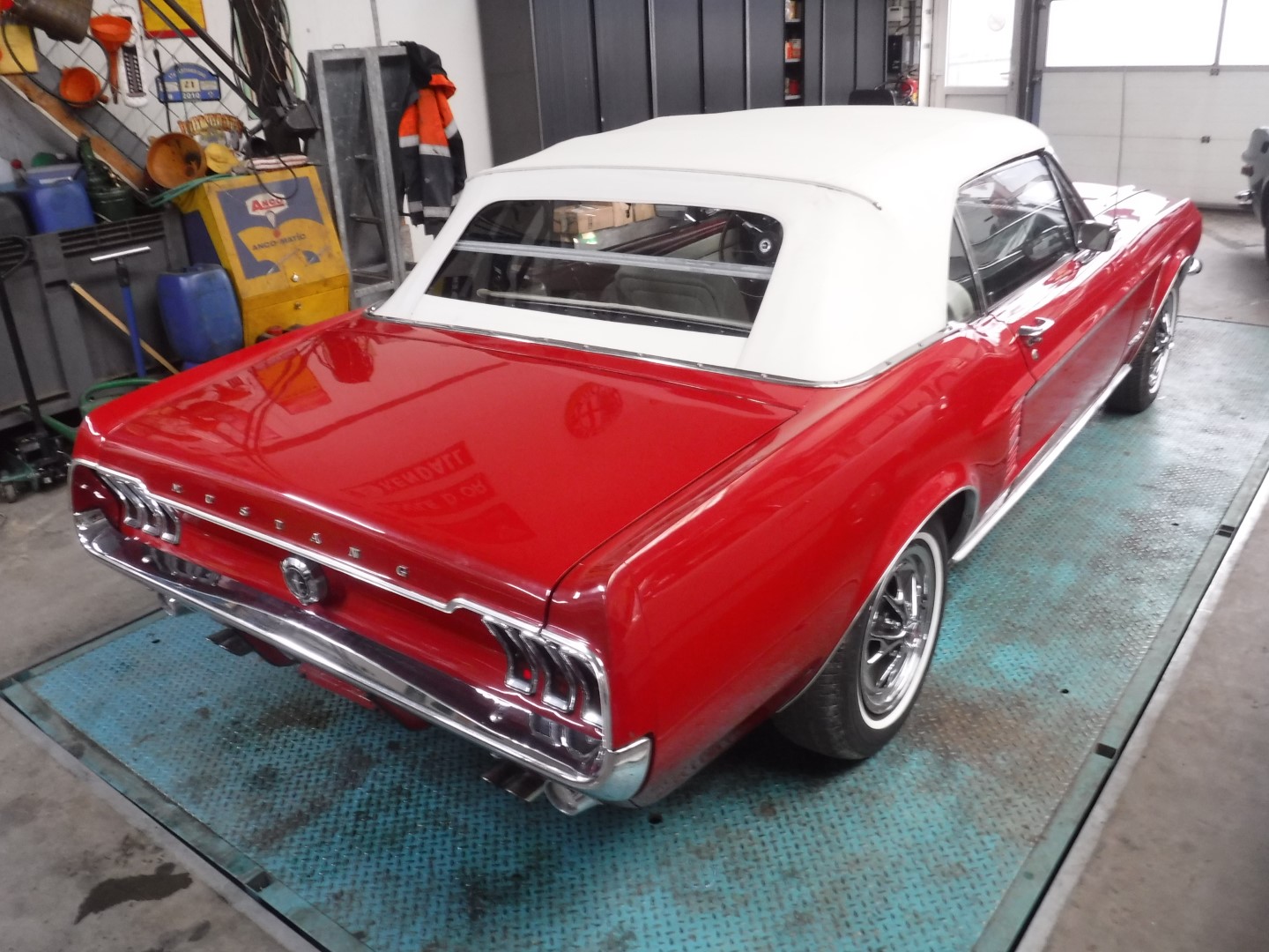 Ford-Mustang '67 convertible red | Joop Stolze Classic Cars
