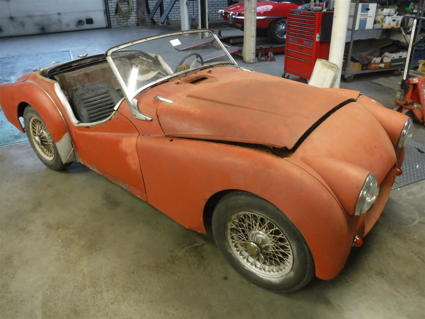 Triumph-TR3 rood 20570 | Joop Stolze Classic Cars